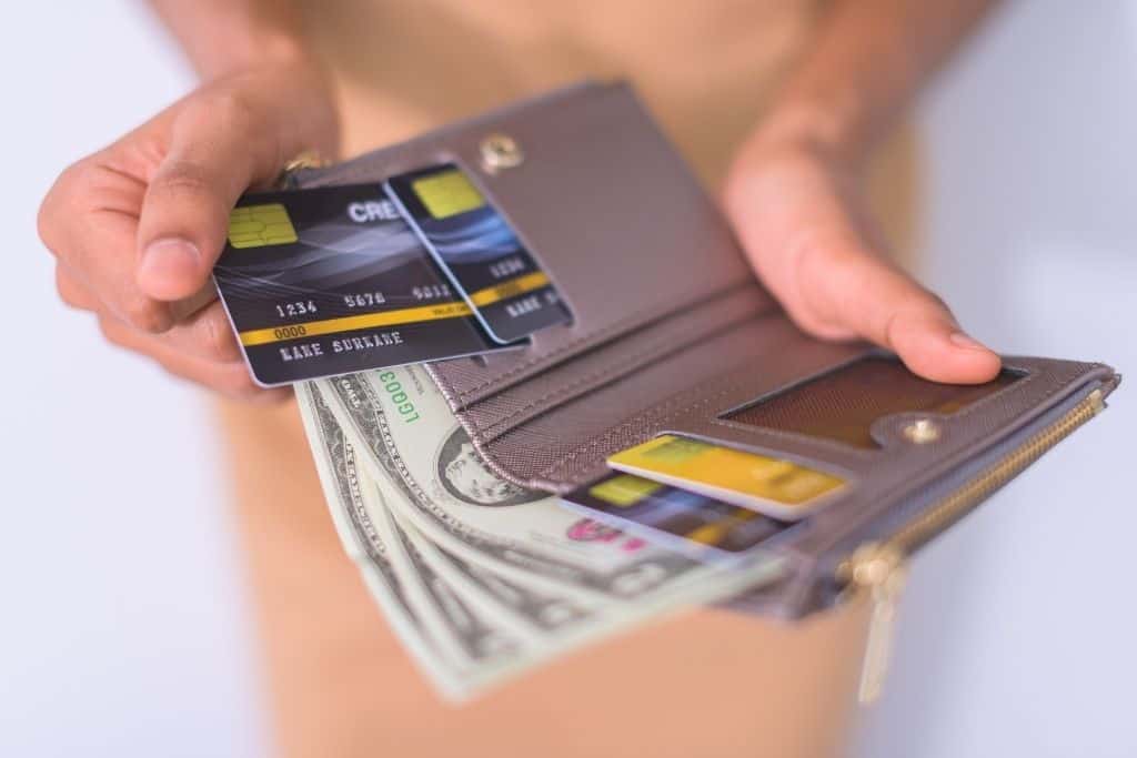 Cash, Credit Cards, or Debit Cards while Traveling: Which One to Choose ...